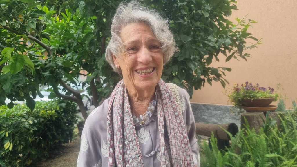 "La mia vita con Tiziano Terzani": a tu per tu con Angela Terzani ...